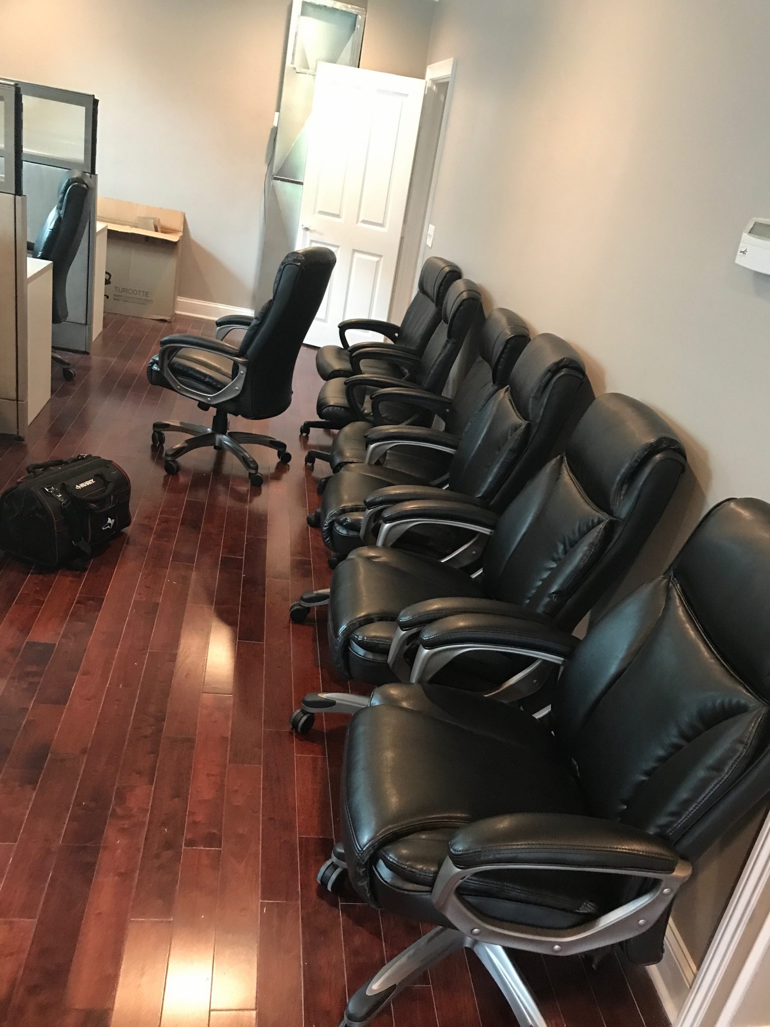 Cheap Office Chairs Aren't the Best Choice: Savings and Quality with ...